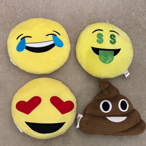 Emoji Expressions | Accents | Emoji 5 Pillows Bundle Of 4 Plush Emoji ...